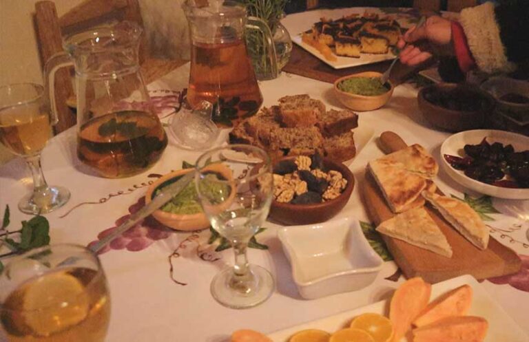 La once chilena: tradición, comida y experiencia única en Chile